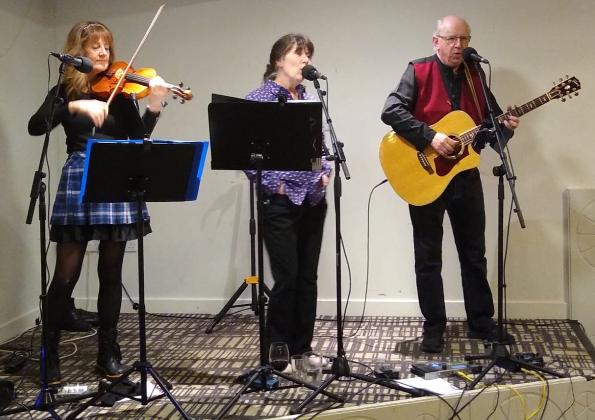 Hoolet gives NItten a real ‘Hoot’ of an Evening. – Nitten Folk Club